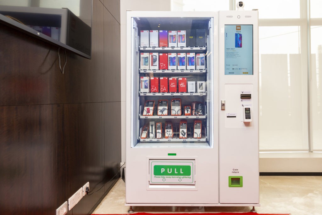 Xiaomi launches Mi Express Kiosk, a vending machine for smartphones in ...