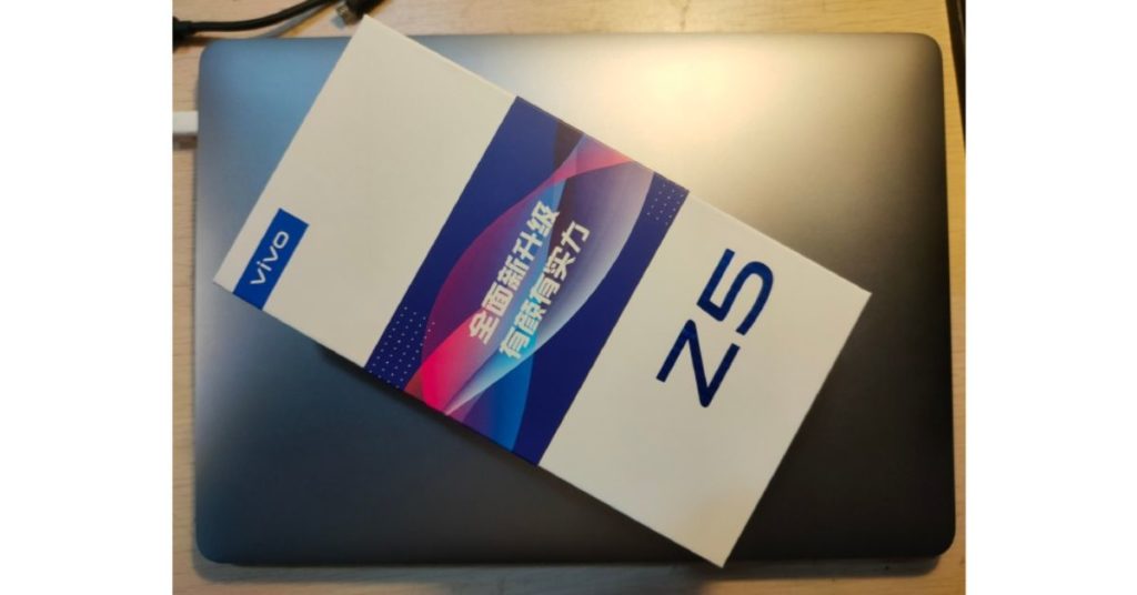Vivo Z5 official hands-on images showcase the retail box and design