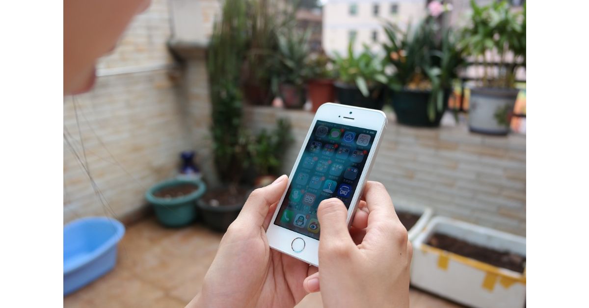 Apple warns iPhone 5 and older model users to update their device ...