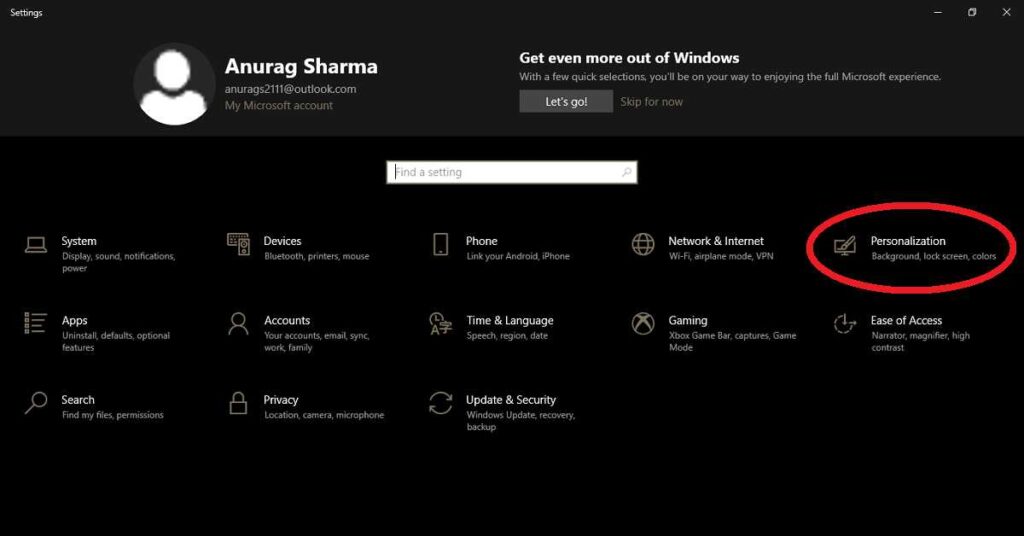 How can you change your wallpaper on Windows 10 lock screen?