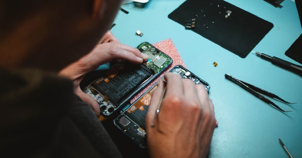 Cracked your smartphone screen? Here are 9 things you need to do first.