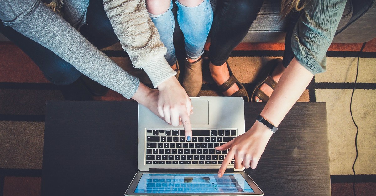 12 Super Funny Websites for the Best Humour and daily giggles