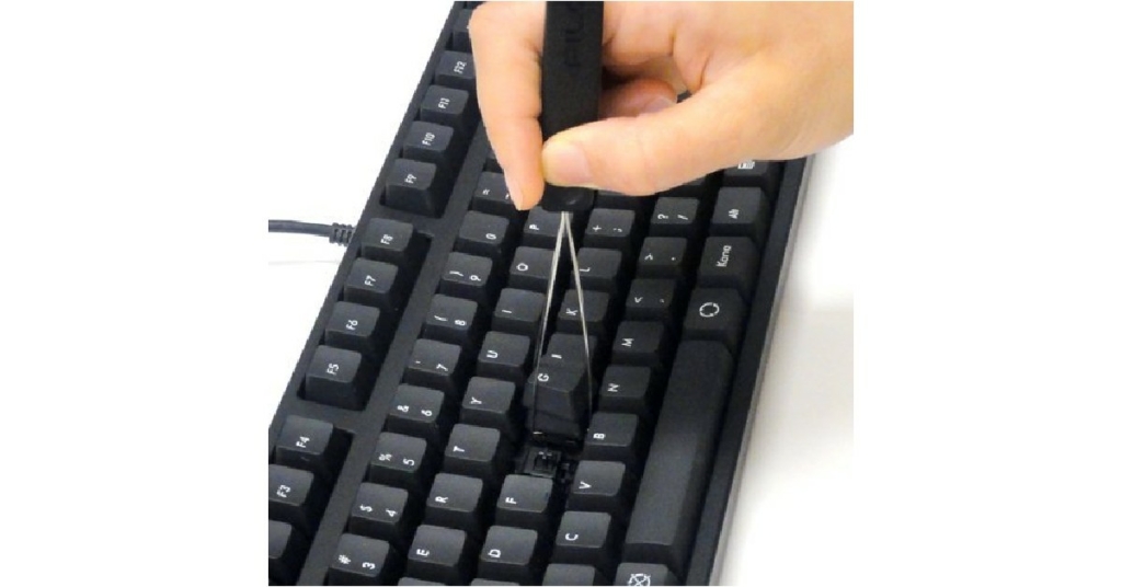 Best ways to clean your mechanical keyboard and how to fix a broken key?