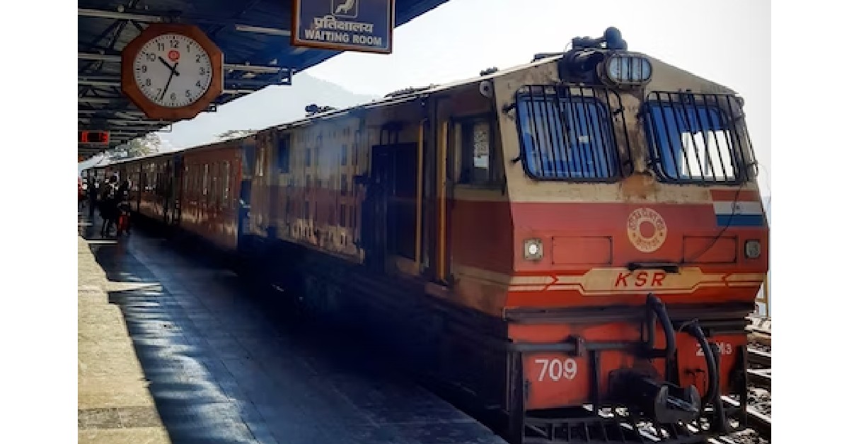 4 easy methods to check Live Train Status in India on any phone