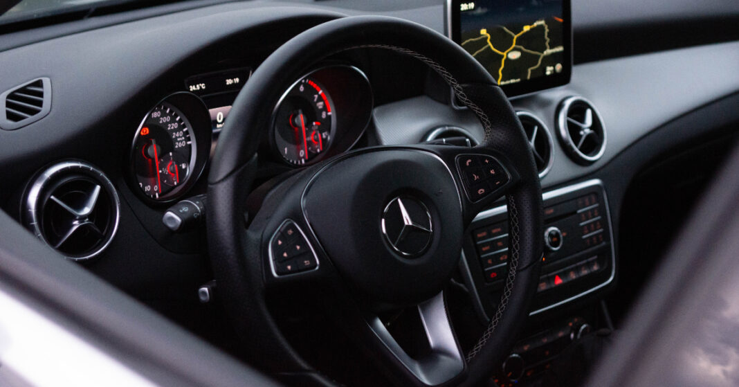 How to connect an iPhone or Android phone to a Mercedes vehicle?