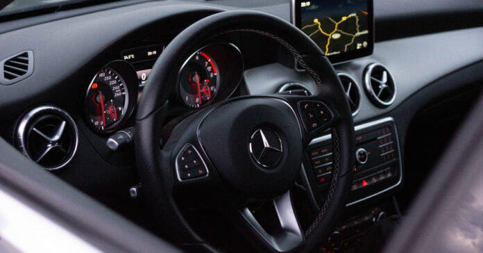 How to connect an iPhone or Android phone to a Mercedes vehicle?